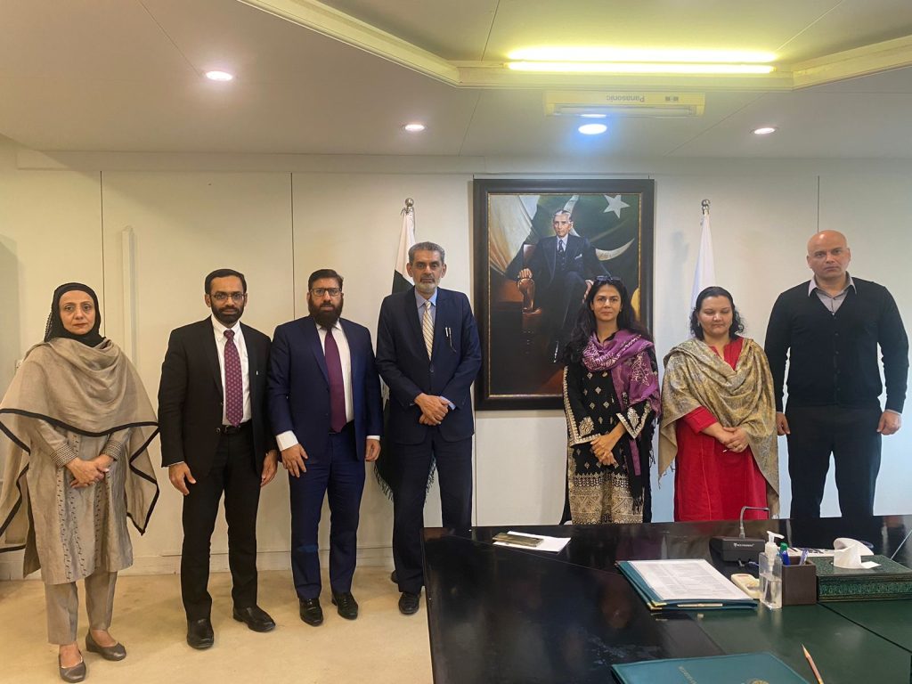 Representatives of CFA Society Pakistan attended a meeting with the ...