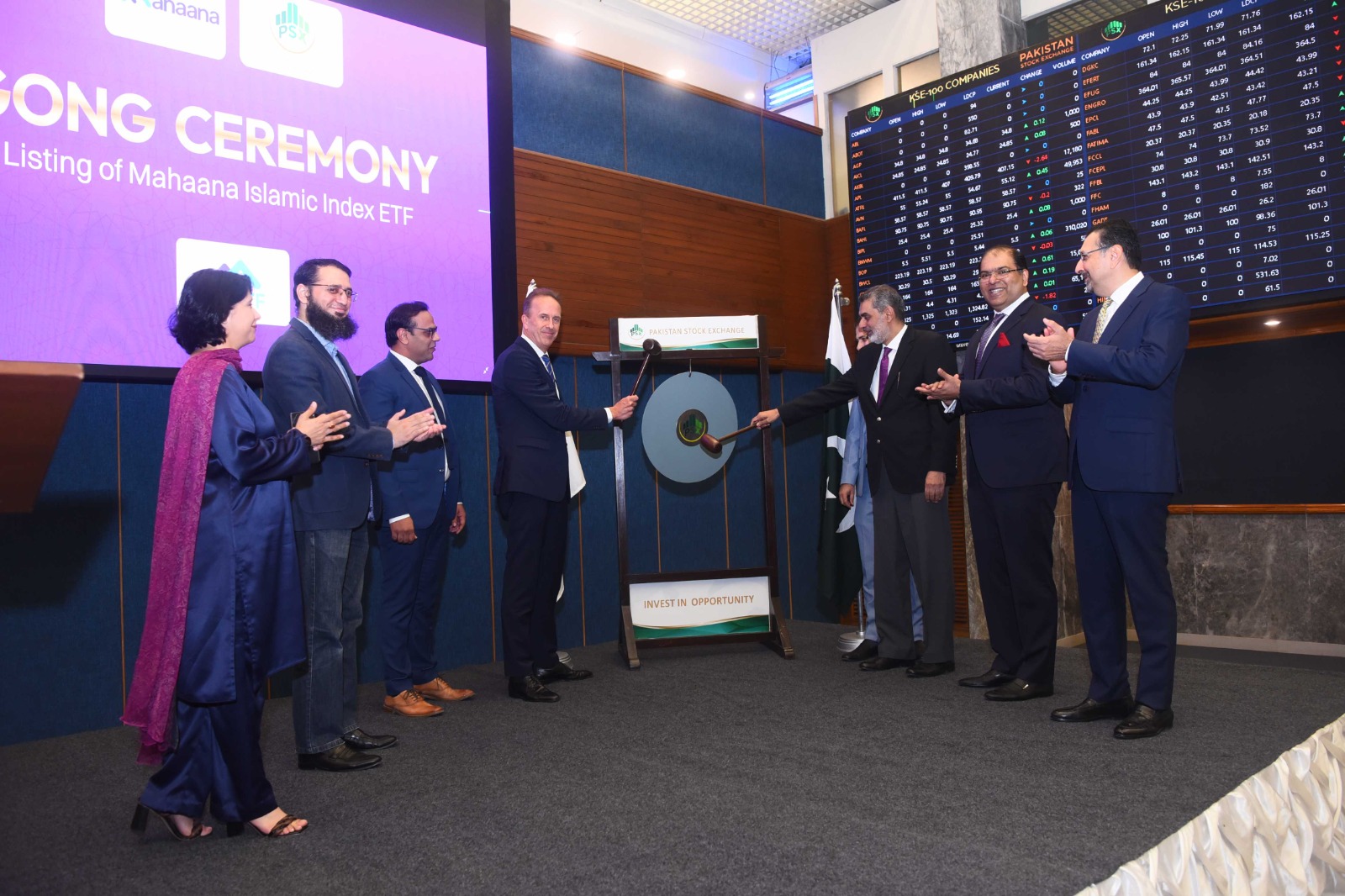 SECP, Chairman Akif Saeed delivers a key note at the Gong Ceremony of ...